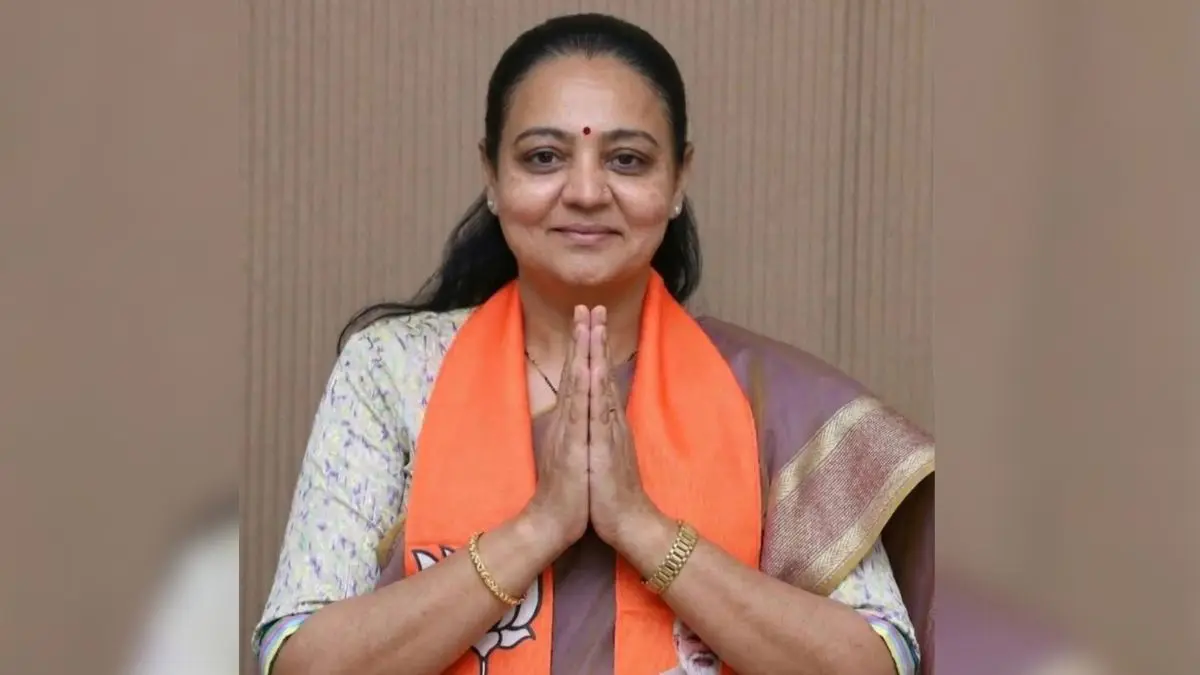 સુરત મનપાના નવા મેયર માયાબેન માવાણી બન્યા; ડેપ્યુટી મેયર તરીકે સુધાકર ...
