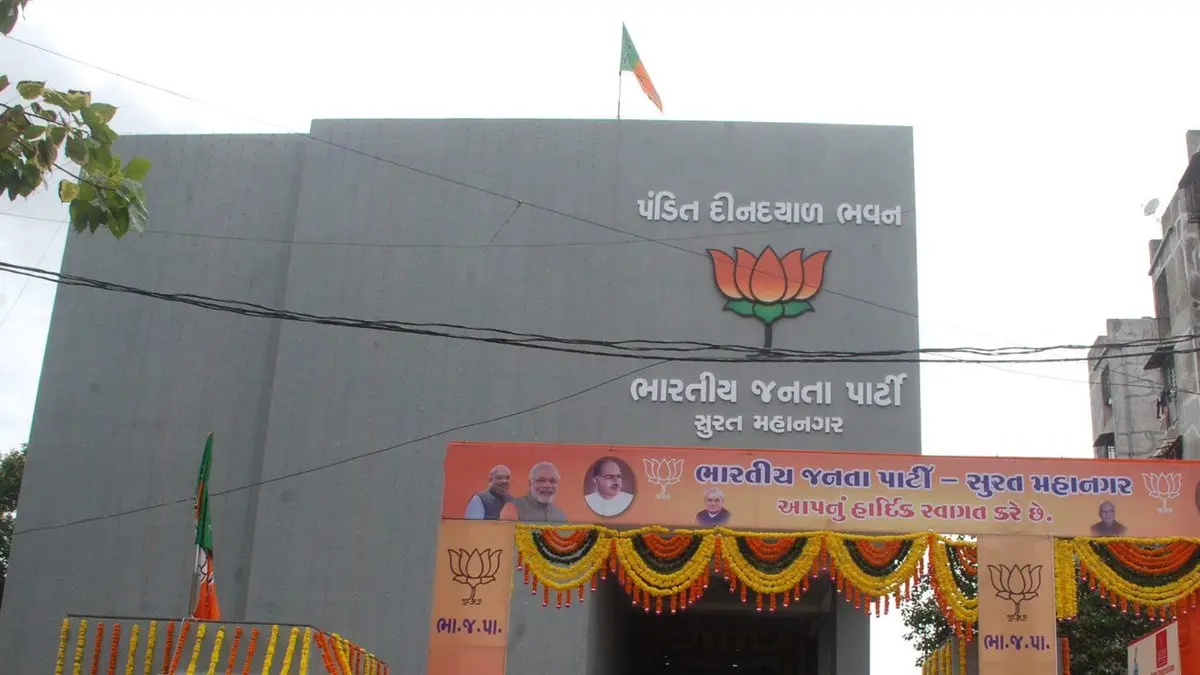 Surat Fire News: સુરતના વેસુમાં લક્ઝુરિયસ ફ્લેટમાં ભીષણ આગ લાગી, 7મા ...