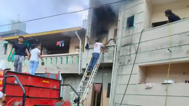 Bharuch: કંથારિયામાં મસ્જિદ-મદરેસા સંચાલિત મકાનમાં ભીષણ આગ, ગેસ ...